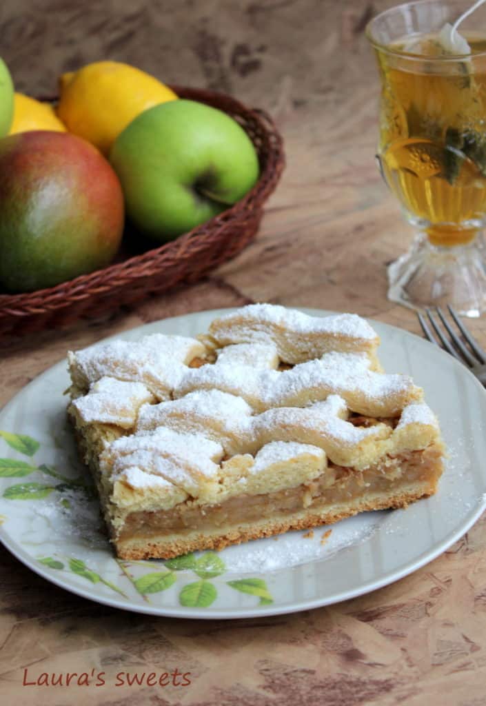 Tartă fragedă cu mere - LauraSweets.ro