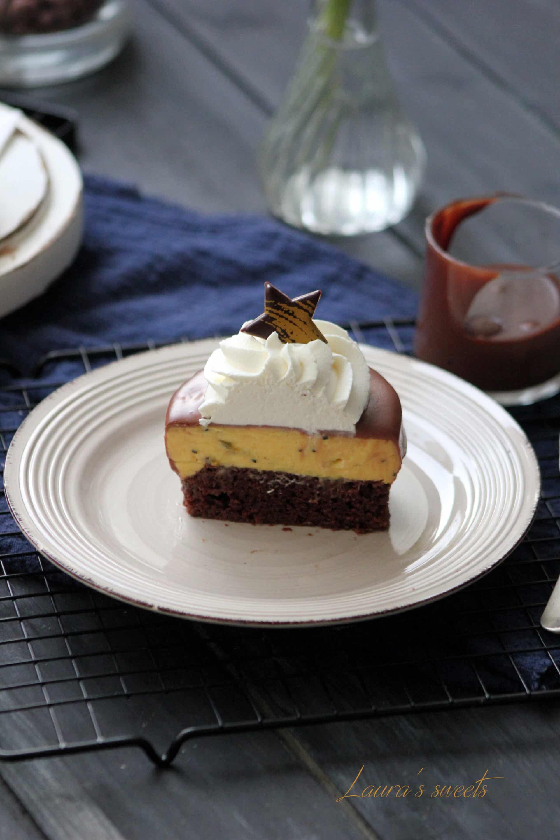 Desert cu mango, fructul pasiunii si ciocolata - LauraSweets.ro